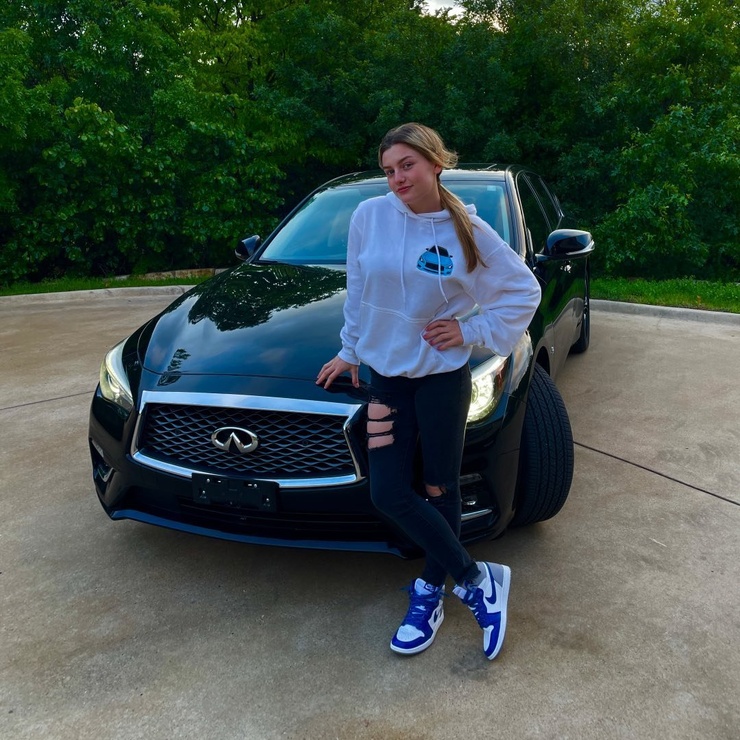 Picture of Adele Cash