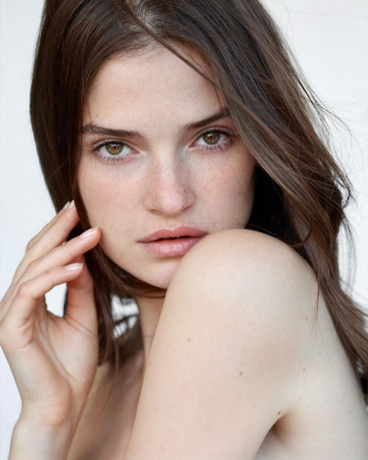 Picture of Eve Dumon