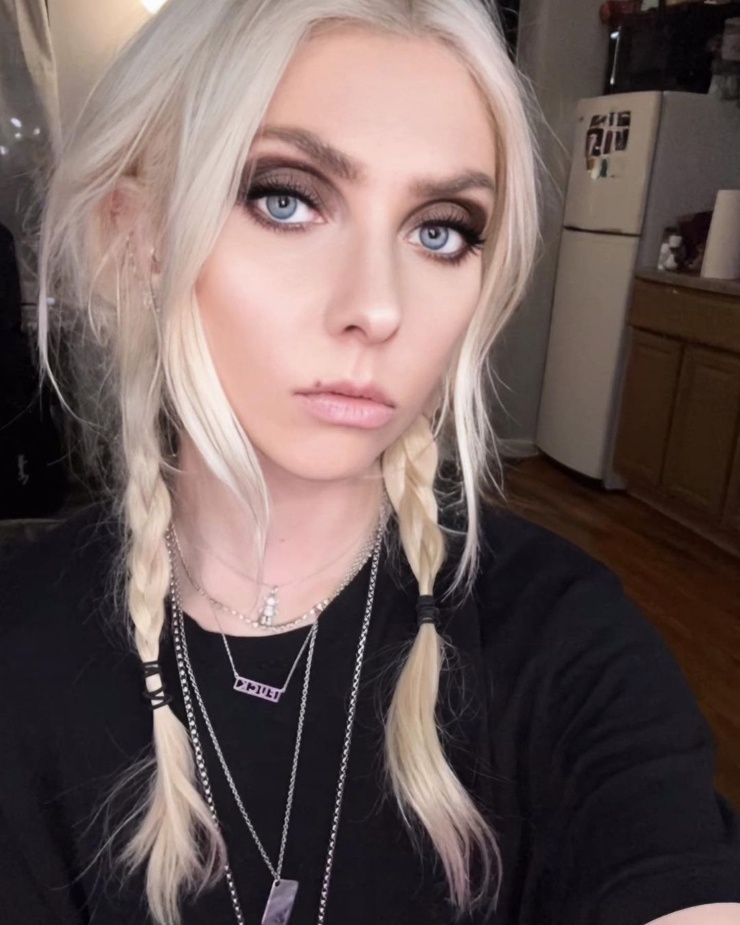 Picture of Taylor Momsen