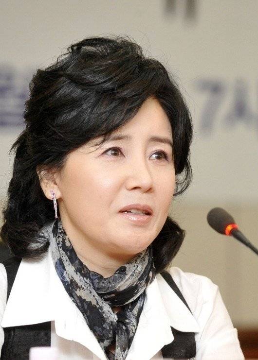 Eun-Sook Sunwoo image