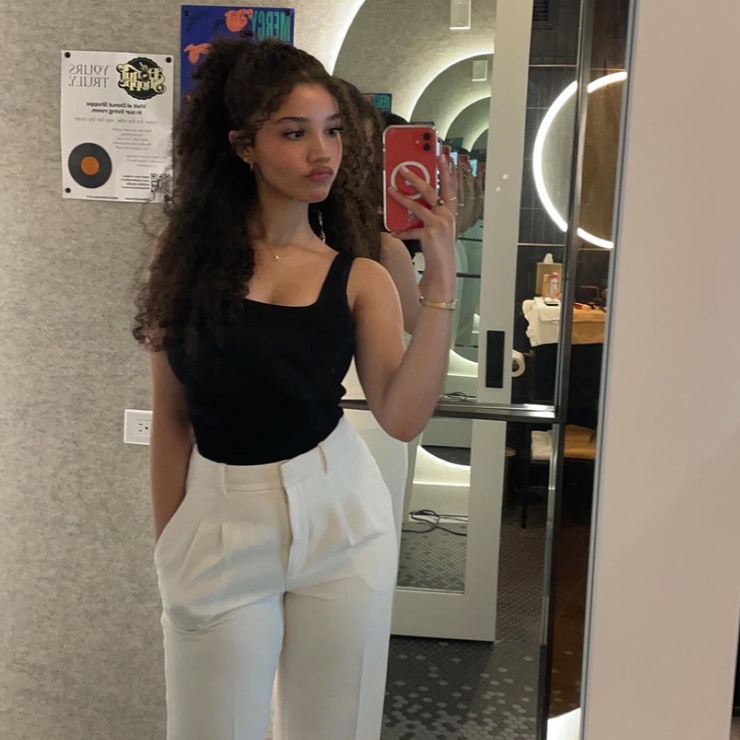 Picture of Malia Baker