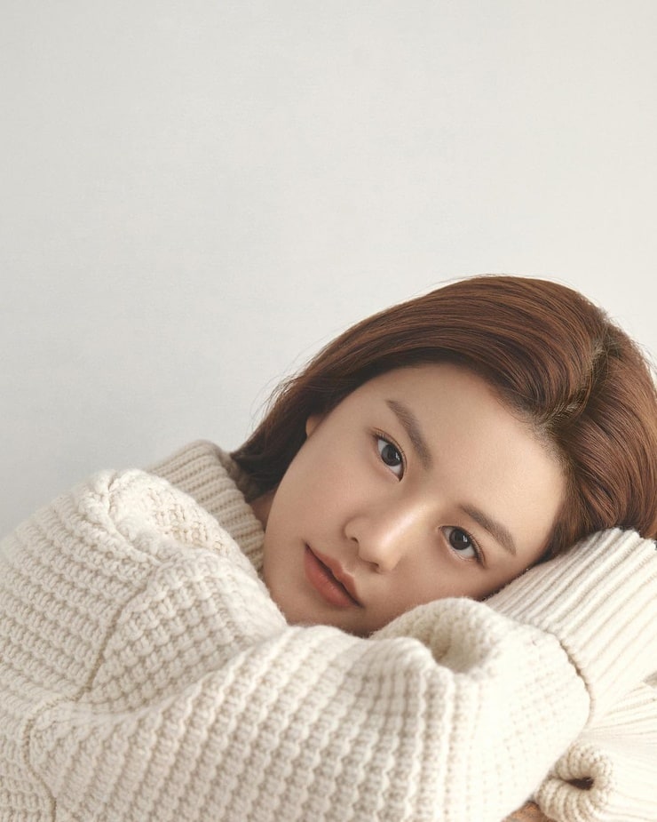 Picture of Go Yoon-Jung