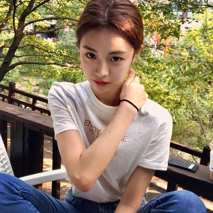 Picture of Go Yoon-Jung