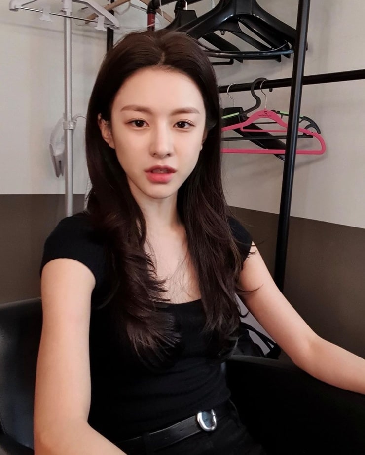 Go Yoon-Jung picture