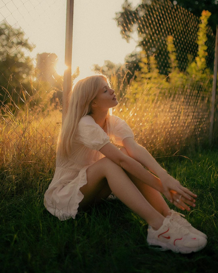 Picture of Luna (model)