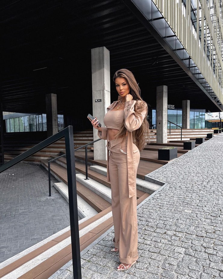 Justyna Gradek picture