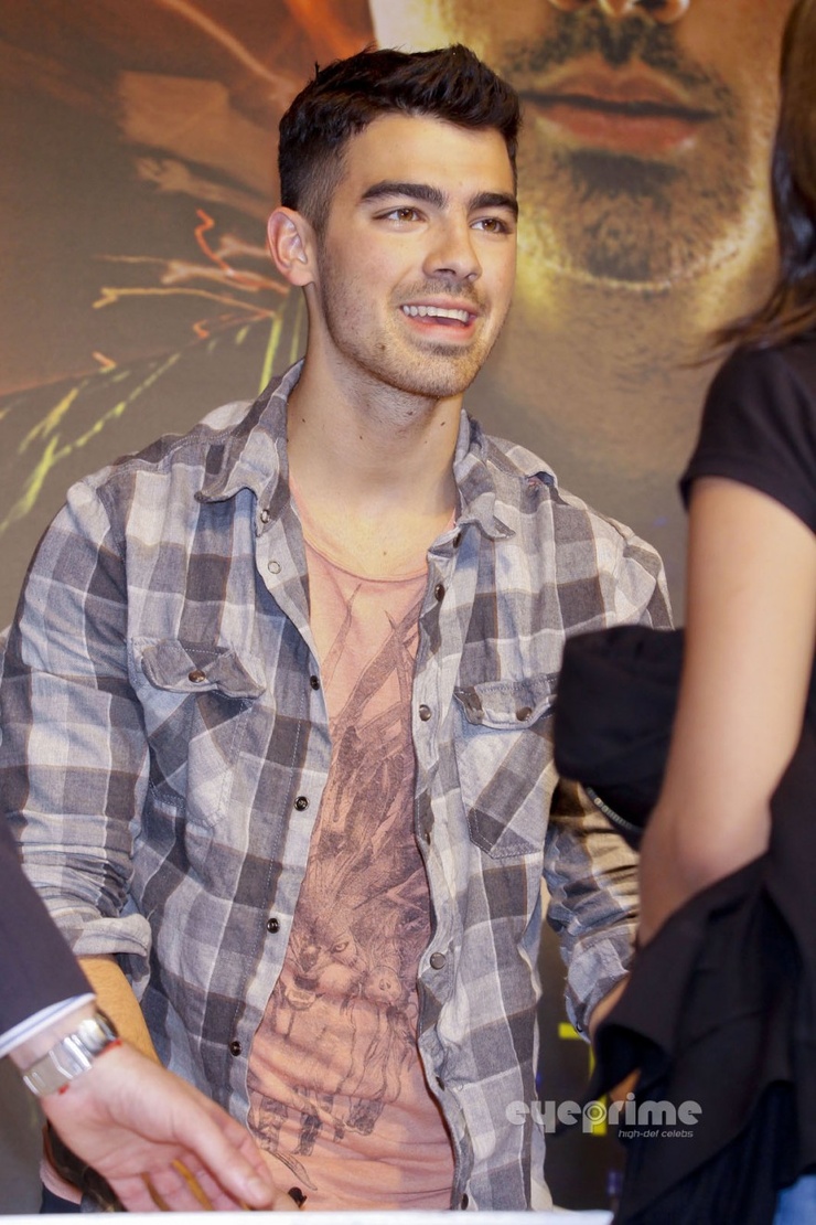 Joe Jonas picture