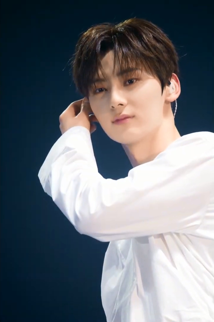 Picture of Min-Hyun Hwang