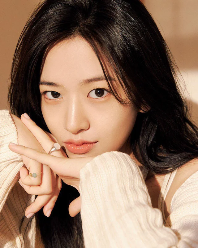 Picture of Ahn Yujin