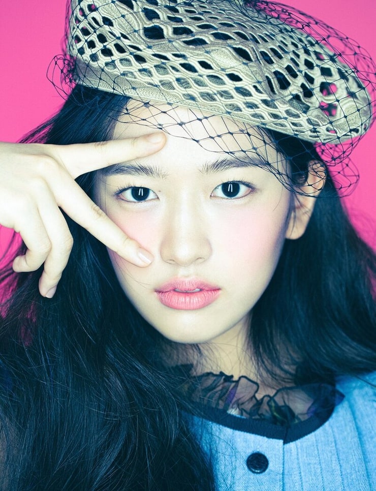 Picture of Ahn Yujin