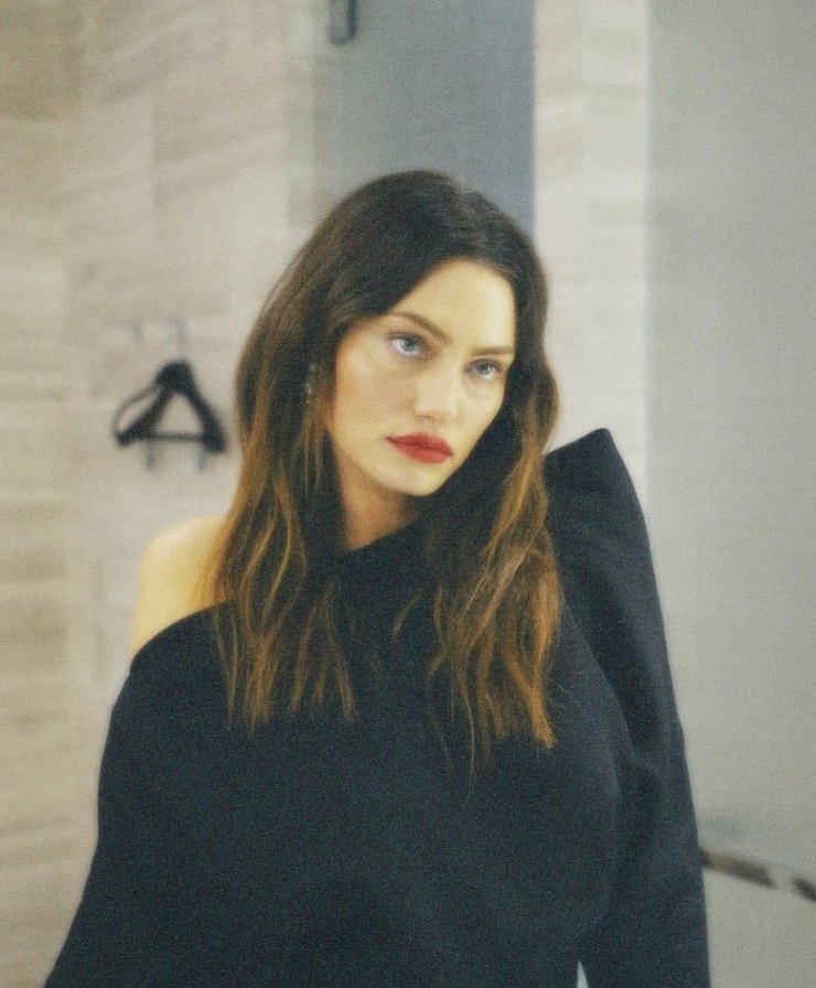 Phoebe Tonkin picture