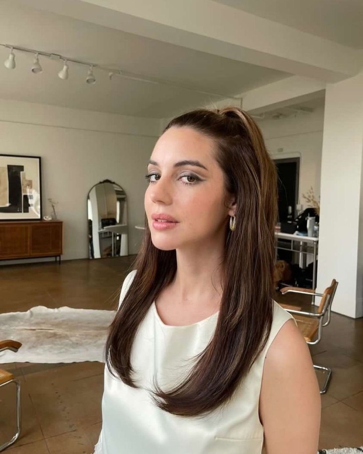 Adelaide Kane picture