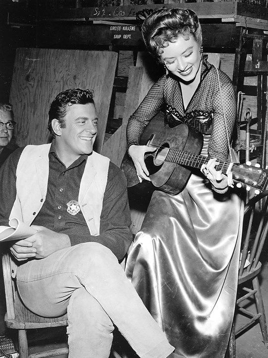 Picture of Amanda Blake