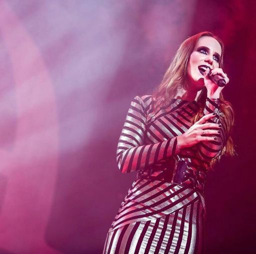 Picture of Simone Simons