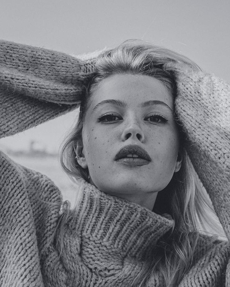 Picture of Luna (model)