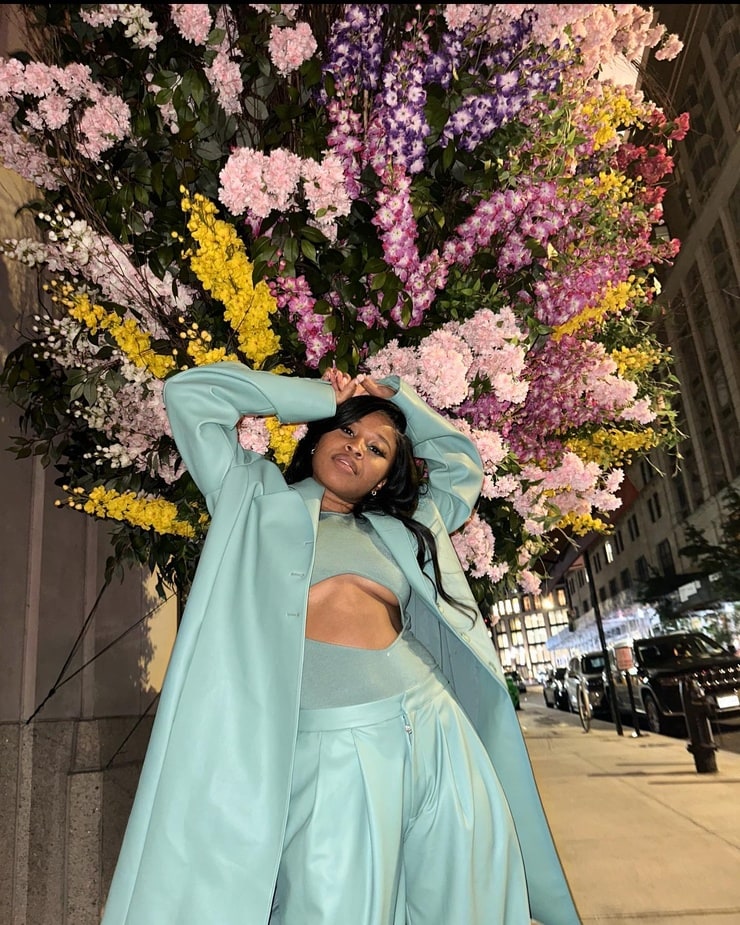 Dominique Fishback image