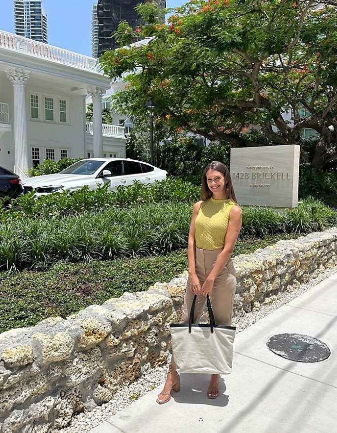 Picture of Betsy Alvarez