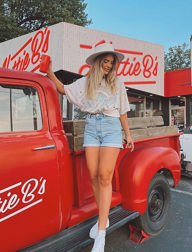 Alayna Epstein image