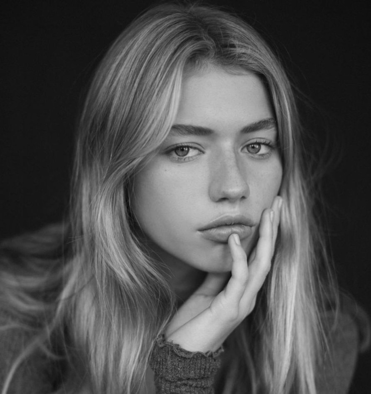 Picture of Lola Forsyth