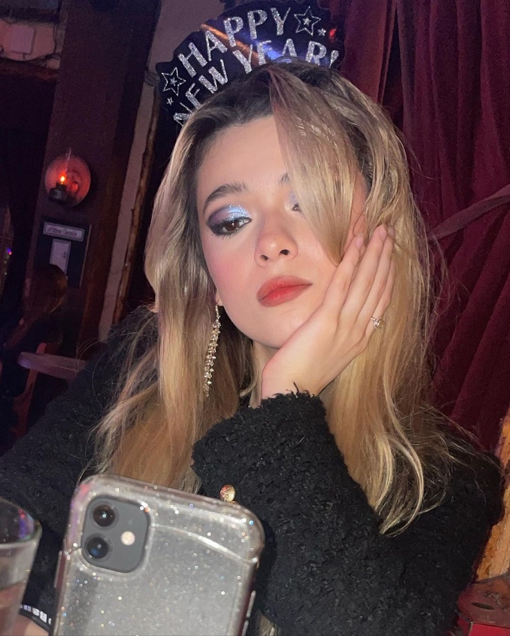 Picture of Nikki Hahn