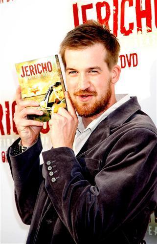 Picture of Kenneth Mitchell