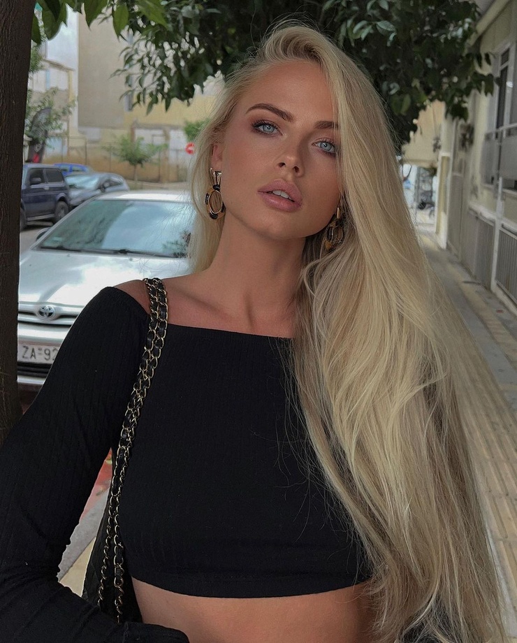 Polina Tsarenkova picture