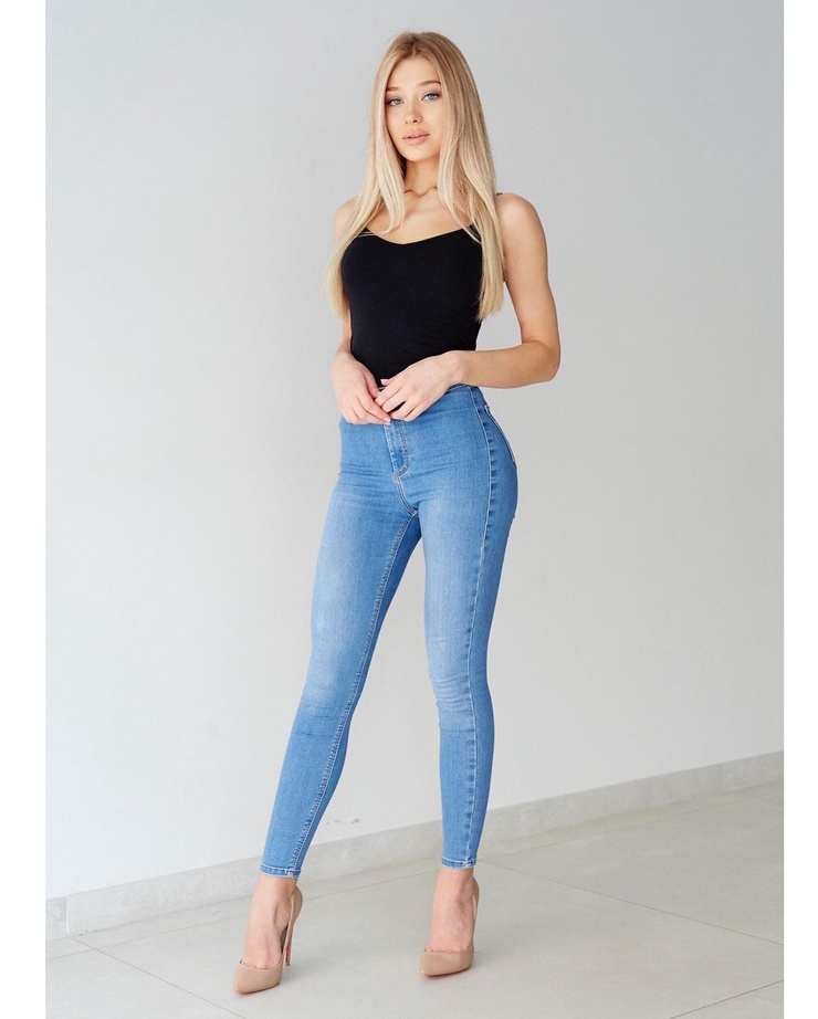 Picture of Angelie Dolly