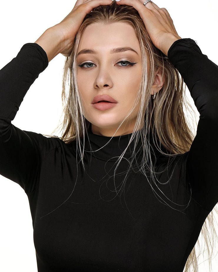 Picture of Angelie Dolly