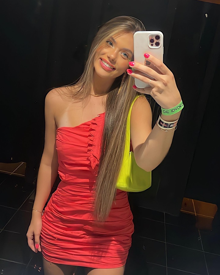 Picture of Mariana Pimentel