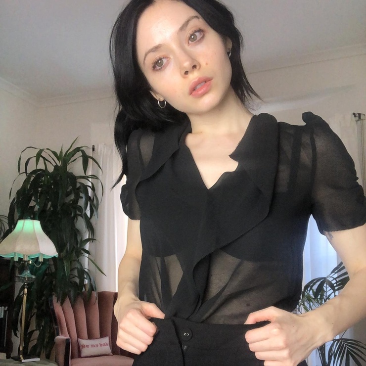 Picture of Alina Lee