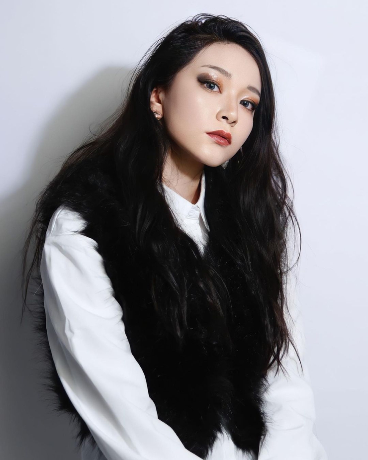 Picture of Lisa Yamada (model)