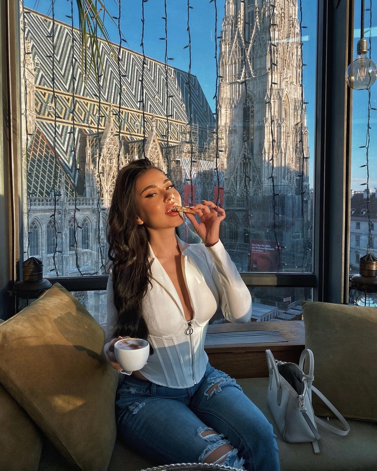 Picture of Doina Barbaneagra