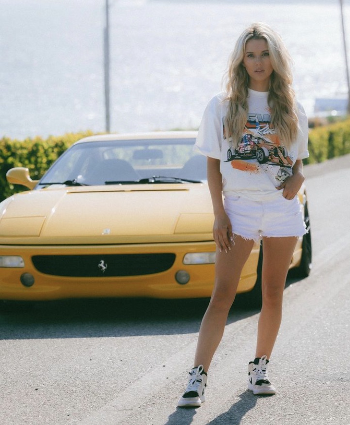 Picture of Lindsay Brewer
