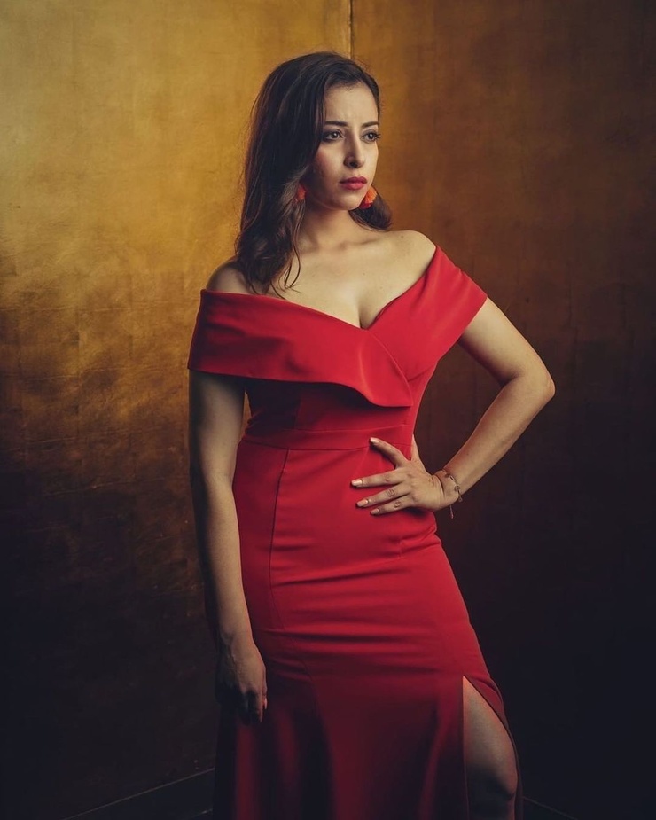 Picture of Nisrin Erradi