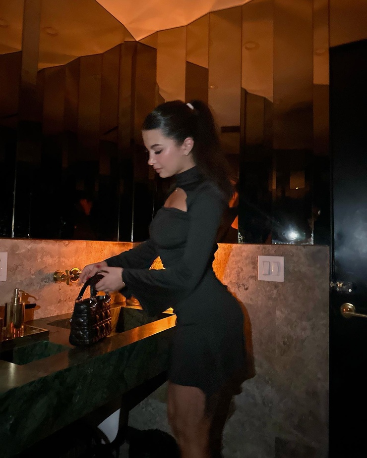 Ellie Zeiler picture