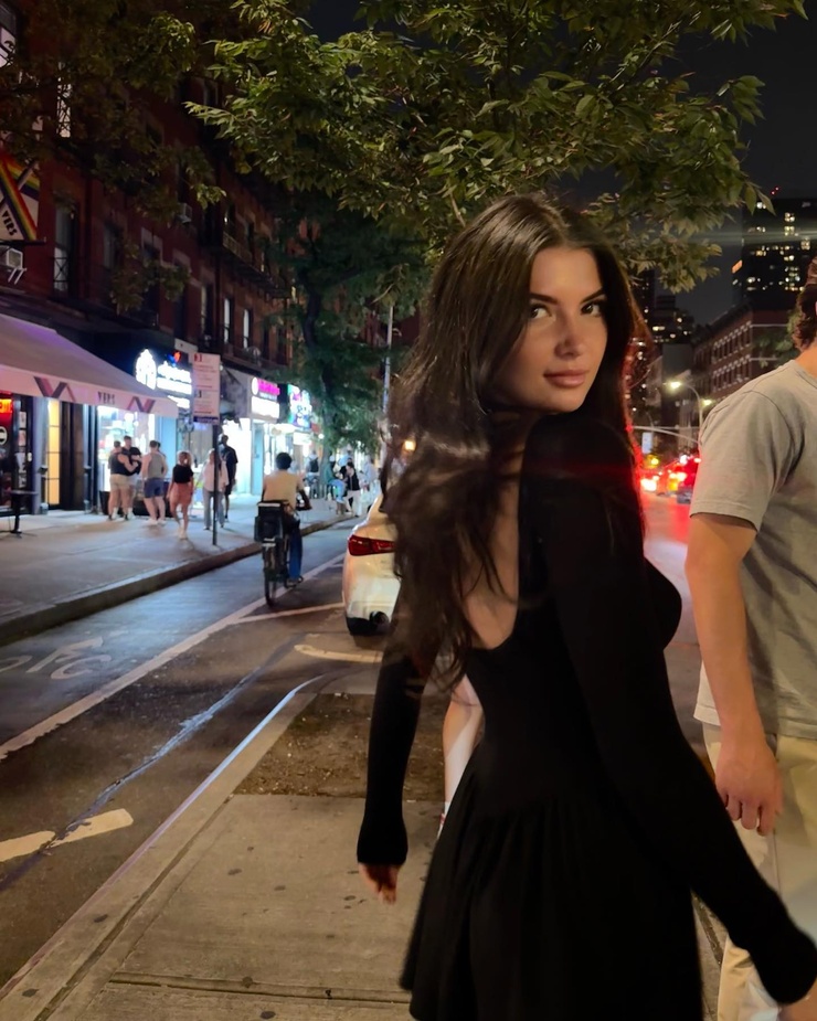 Picture of Ellie Zeiler