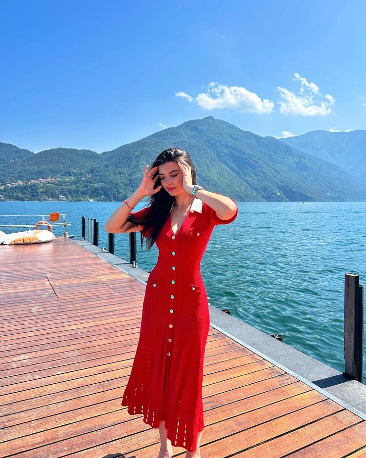 Image of Ellie Zeiler