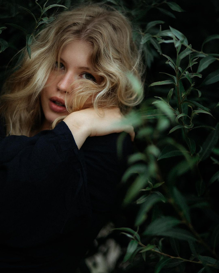 Picture of Luna (model)