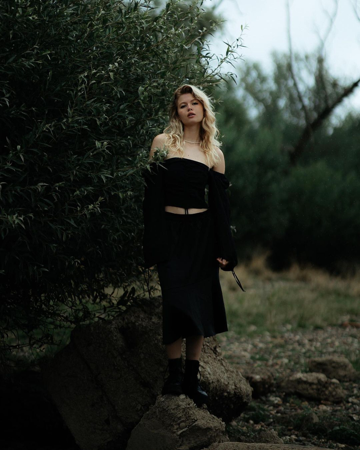 Picture of Luna (model)