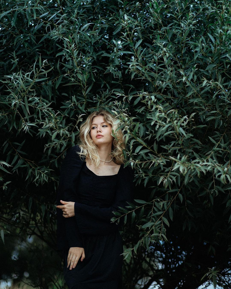 Picture of Luna (model)