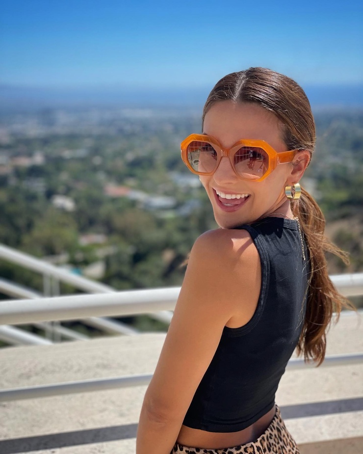 Kayla Compton picture