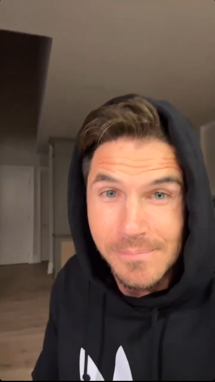 Image of Robbie Amell