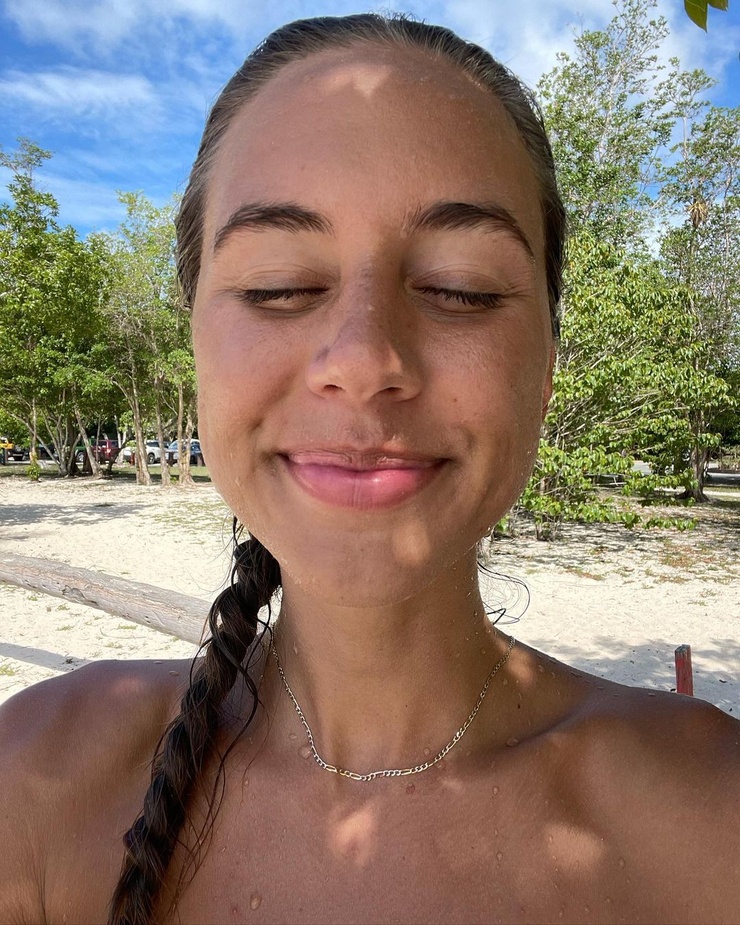 Picture of Brit Manuela (model)