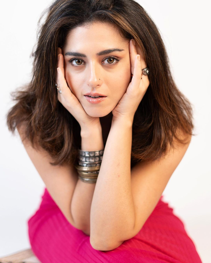 Picture of Riddhi Dogra