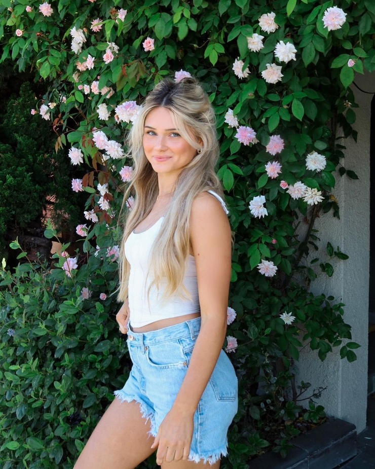 Victoria Axen image