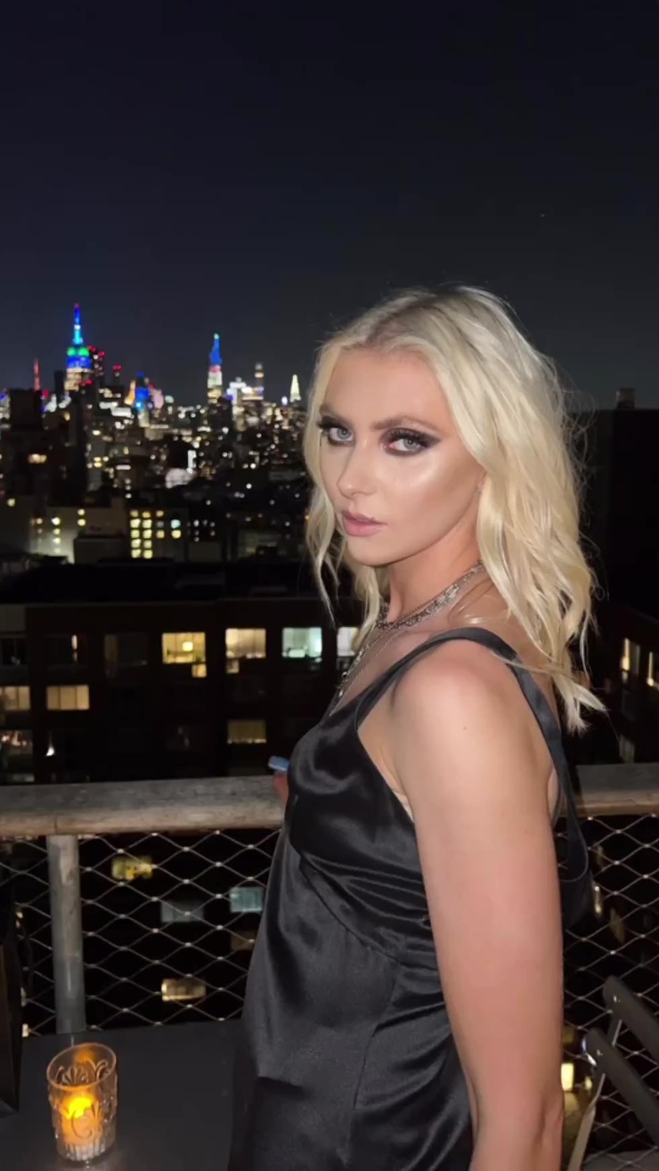 Picture of Taylor Momsen