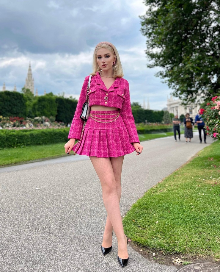 Alexandra Frenkel picture