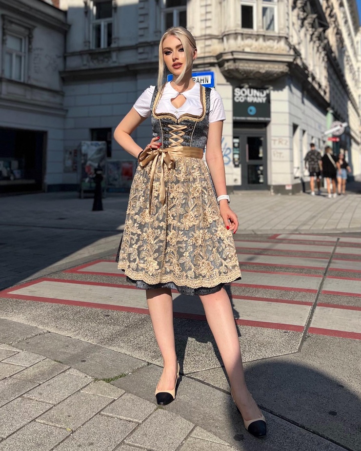 Alexandra Frenkel image