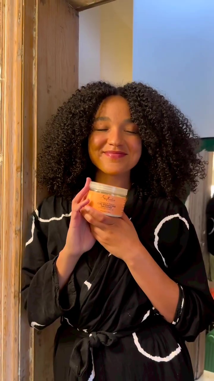 Aisha Dee image