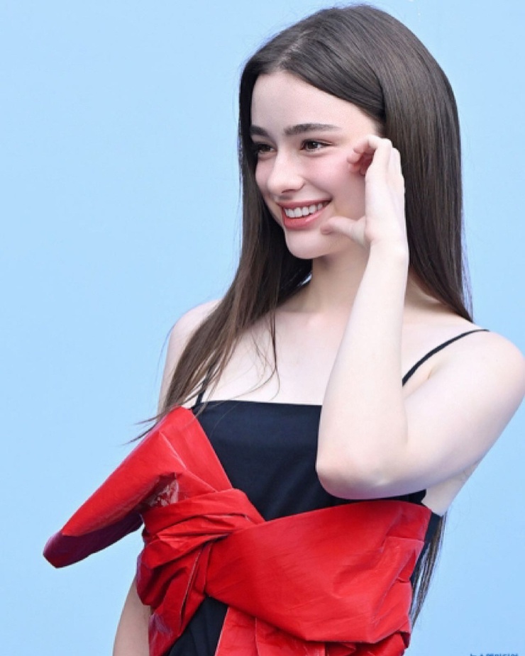 Image of Dasha Taran (II)